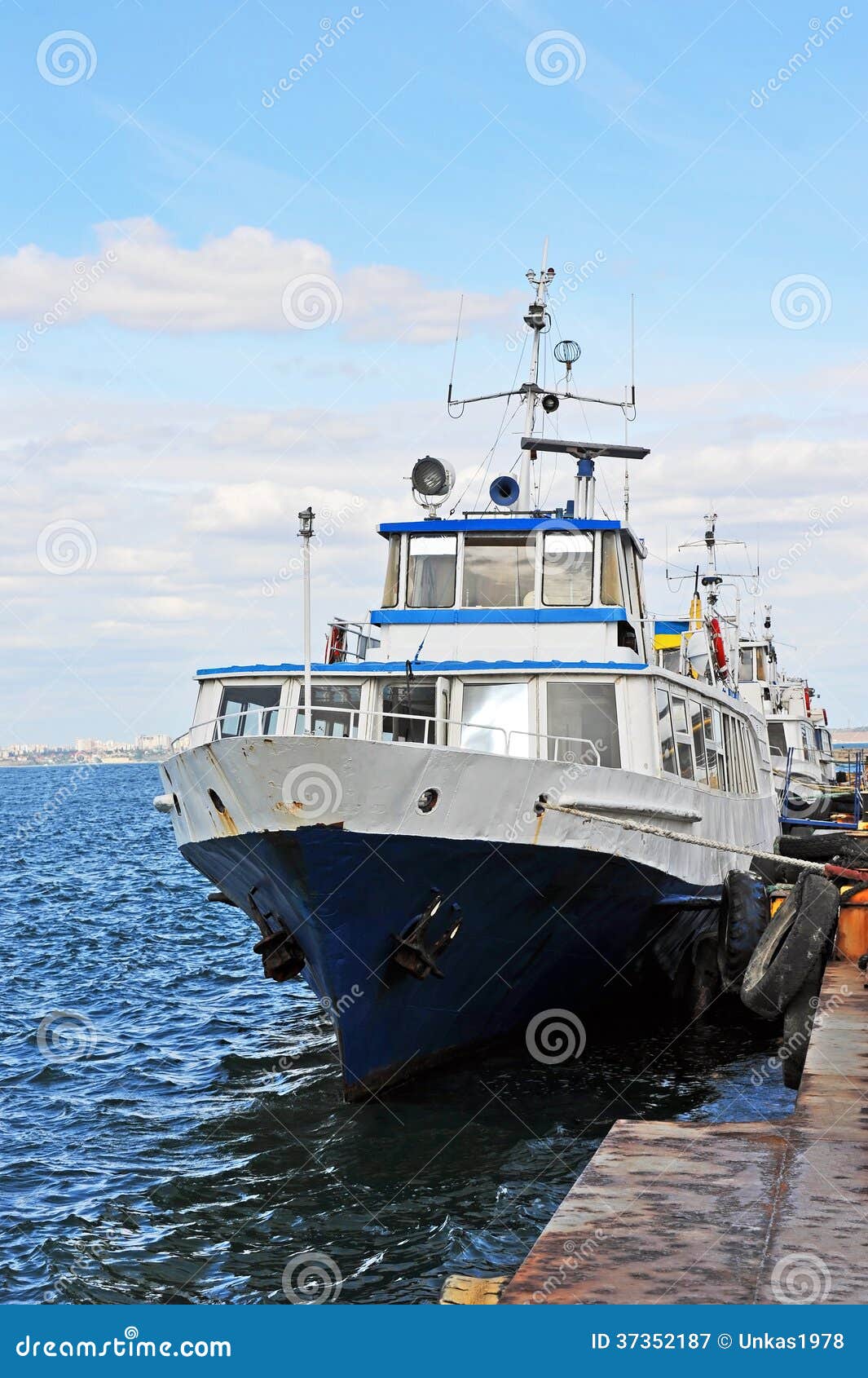 Barco a motor imagem de stock. Imagem de navio, férias - 37352187