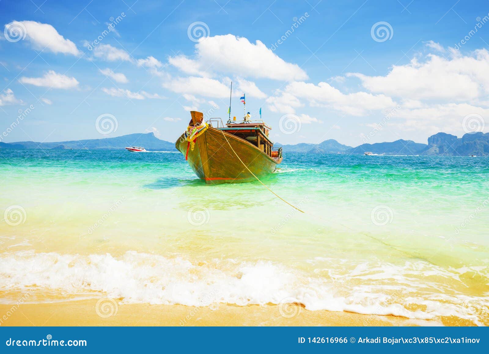 Barco no mar foto de stock. Imagem de barco, viagem - 142616966