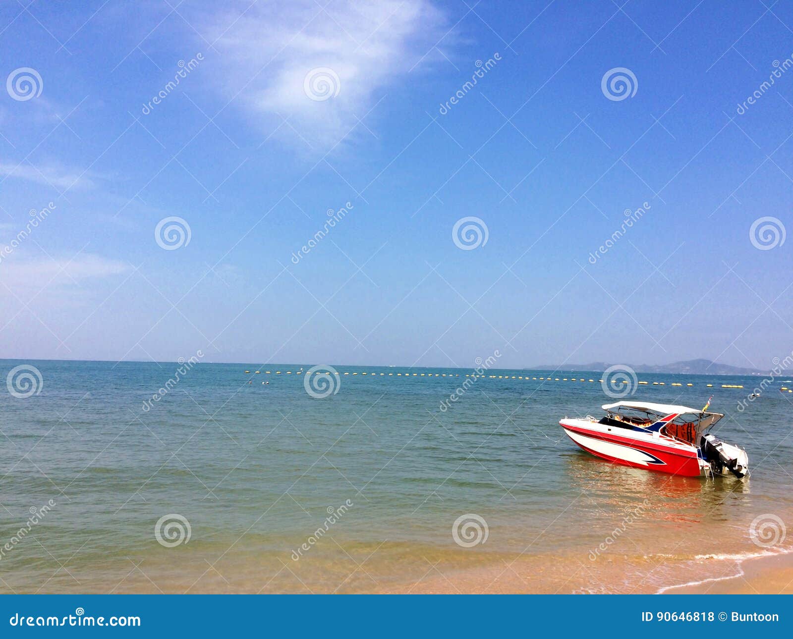 Barco Rojo En La Orilla De Mar Foto de archivo - Imagen de turismo ...
