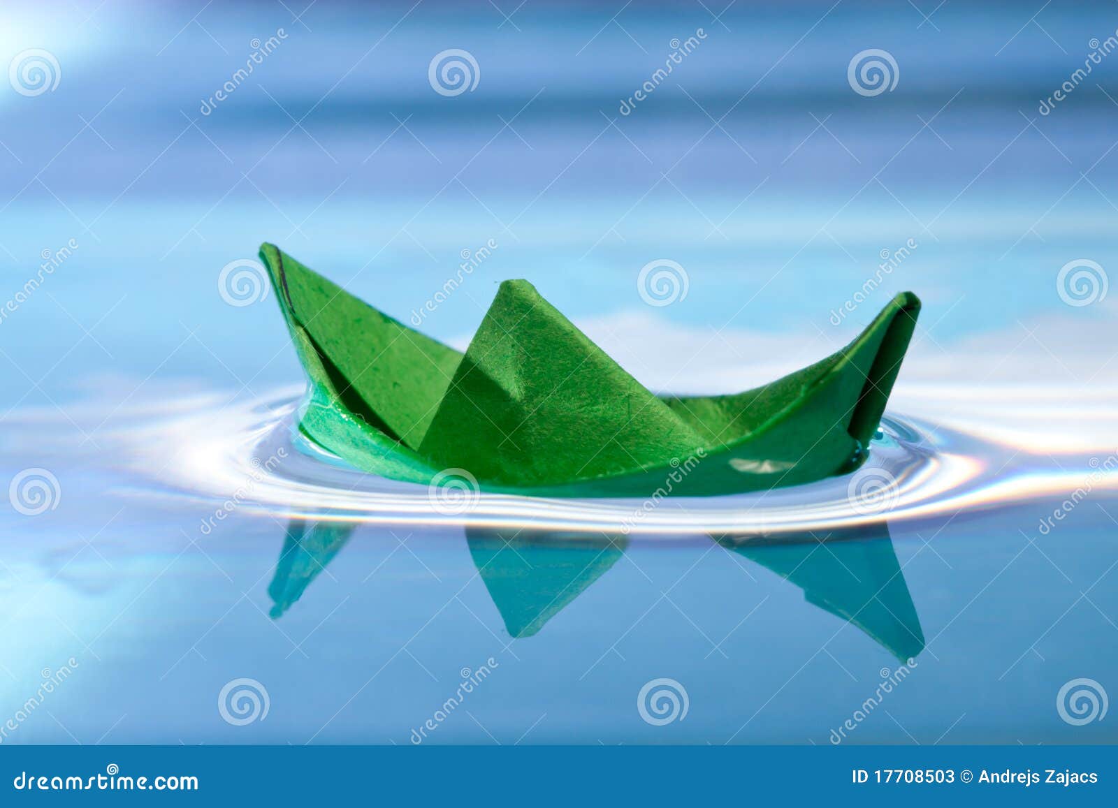 Barco verde imagen de archivo. Imagen de nearsighted - 17708503