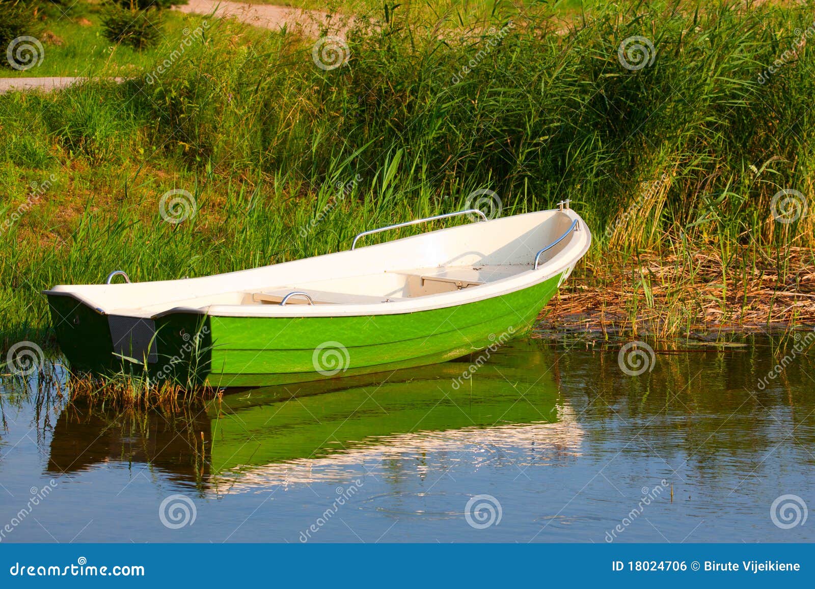 Barco verde foto de stock. Imagem de lingüeta, branco - 18024706
