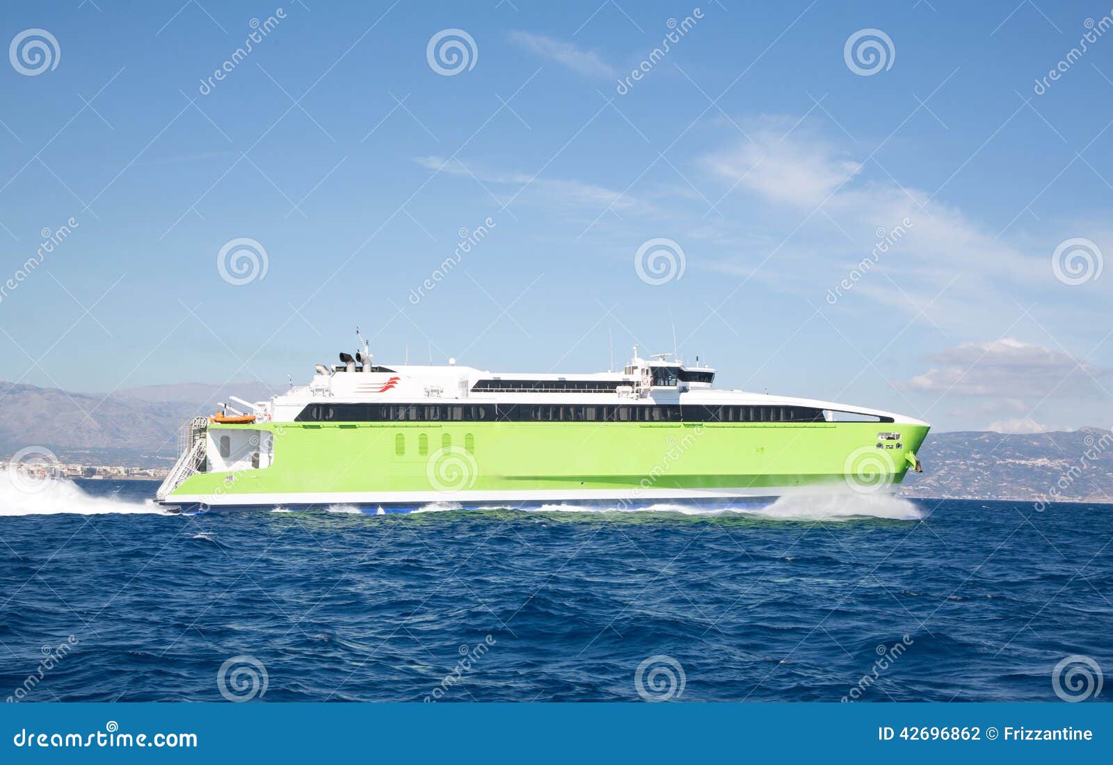 Barco Verde Do Spead Da Balsa Nas Ilhas Gregas Foto de Stock - Imagem ...