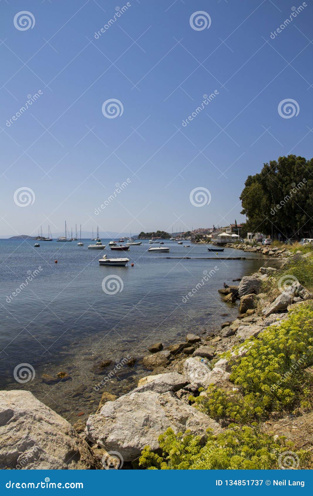 Barcos Amarrados En El Puerto Viejo De Skiathos Ciudad De Skiathos Grecia El 18 De Agosto De