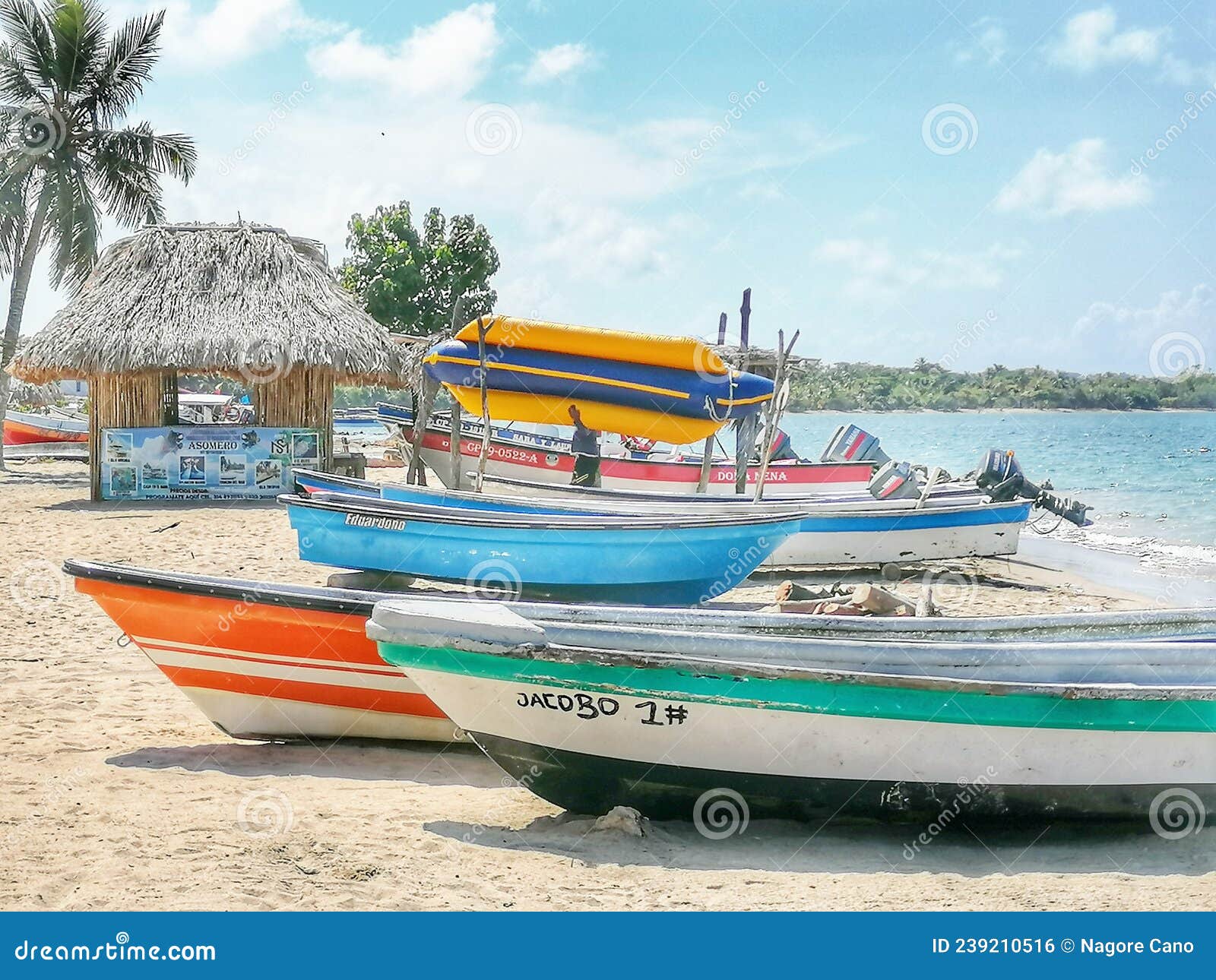 Barcos Apilados En La Playa De Rincon Del Mar En El Caribe Colombiano ... Barcos Apilados En La Playa De Rincon Del Mar En El Caribe Colombiano ...