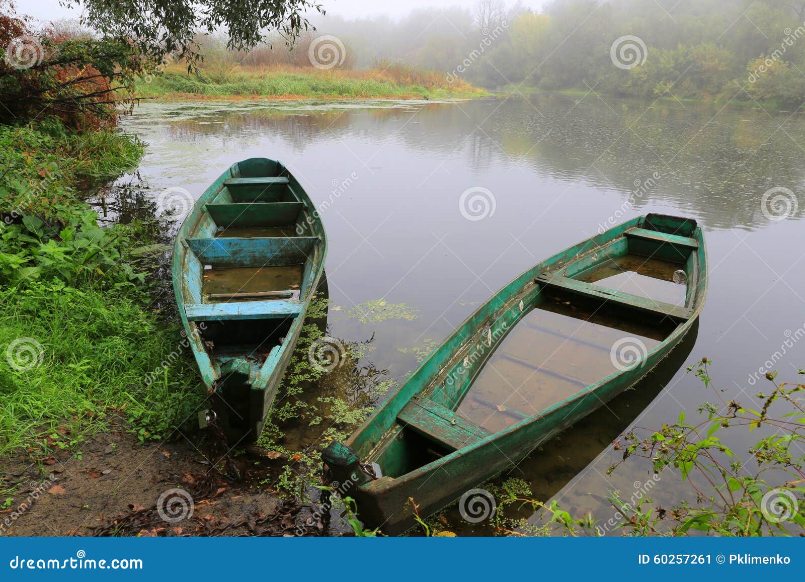 Barcos De Madeira Velhos No Rio Imagem de Stock - Imagem de lagoa ...