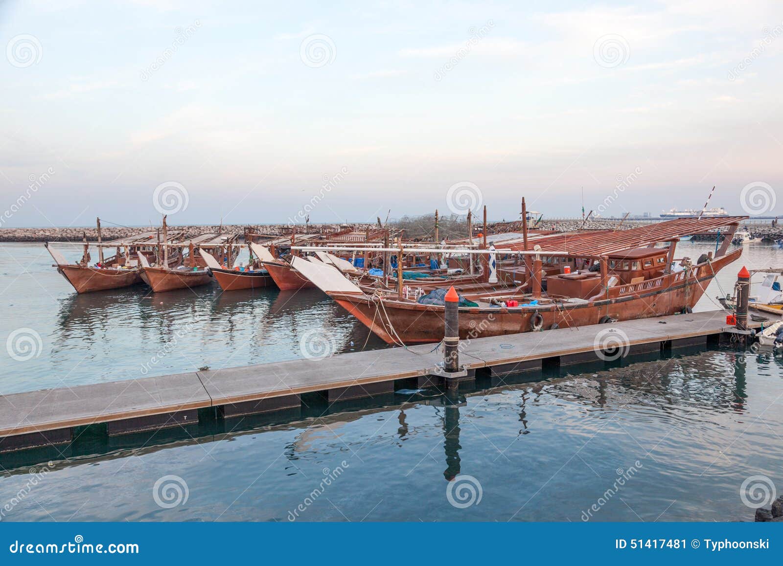 Barcos De Pesca No Porto De Kuwait Imagem de Stock - Imagem de kuweit ...