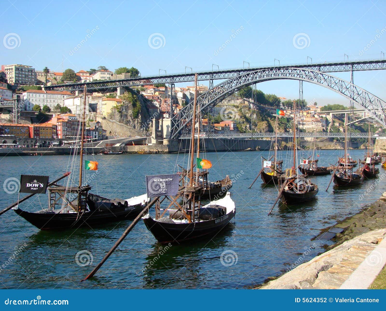 Barcos de Porto no Douro fotografia editorial. Imagem de tambores - 5624352