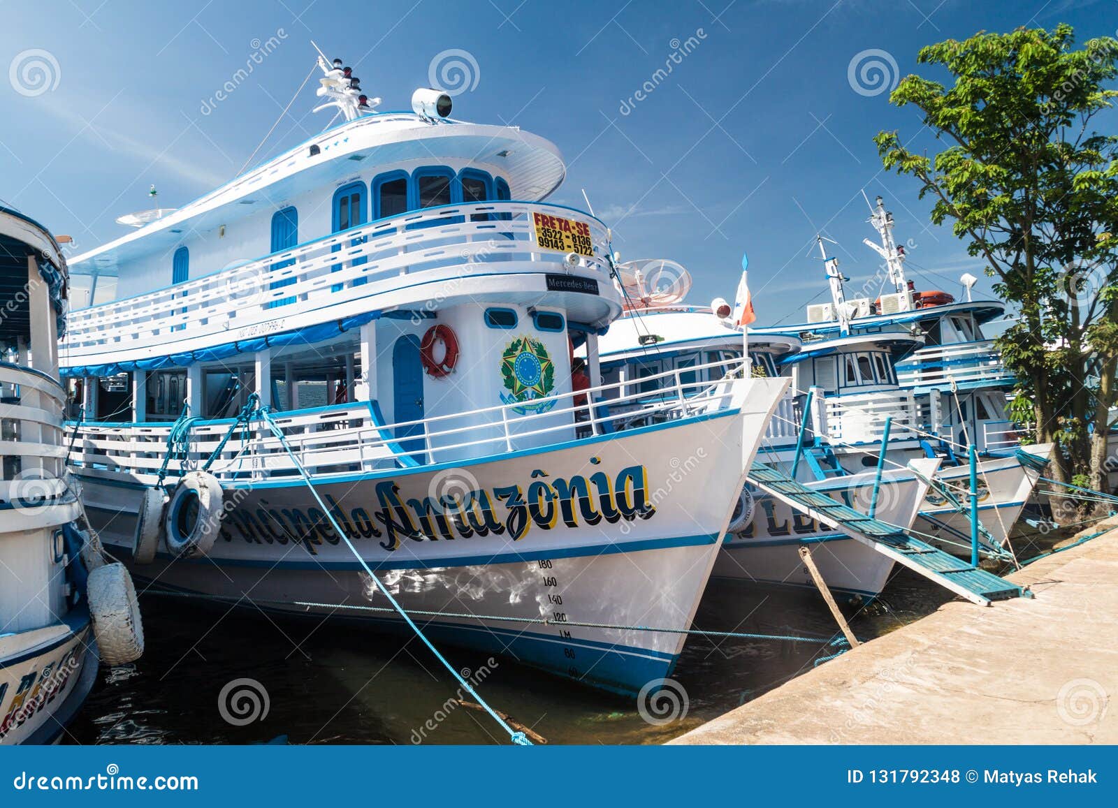 Barcos de rio foto de stock editorial. Imagem de ambiente - 131792348