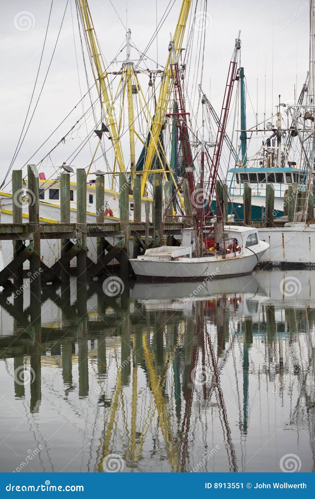 Barcos del camarón imagen de archivo. Imagen de carolina - 8913551
