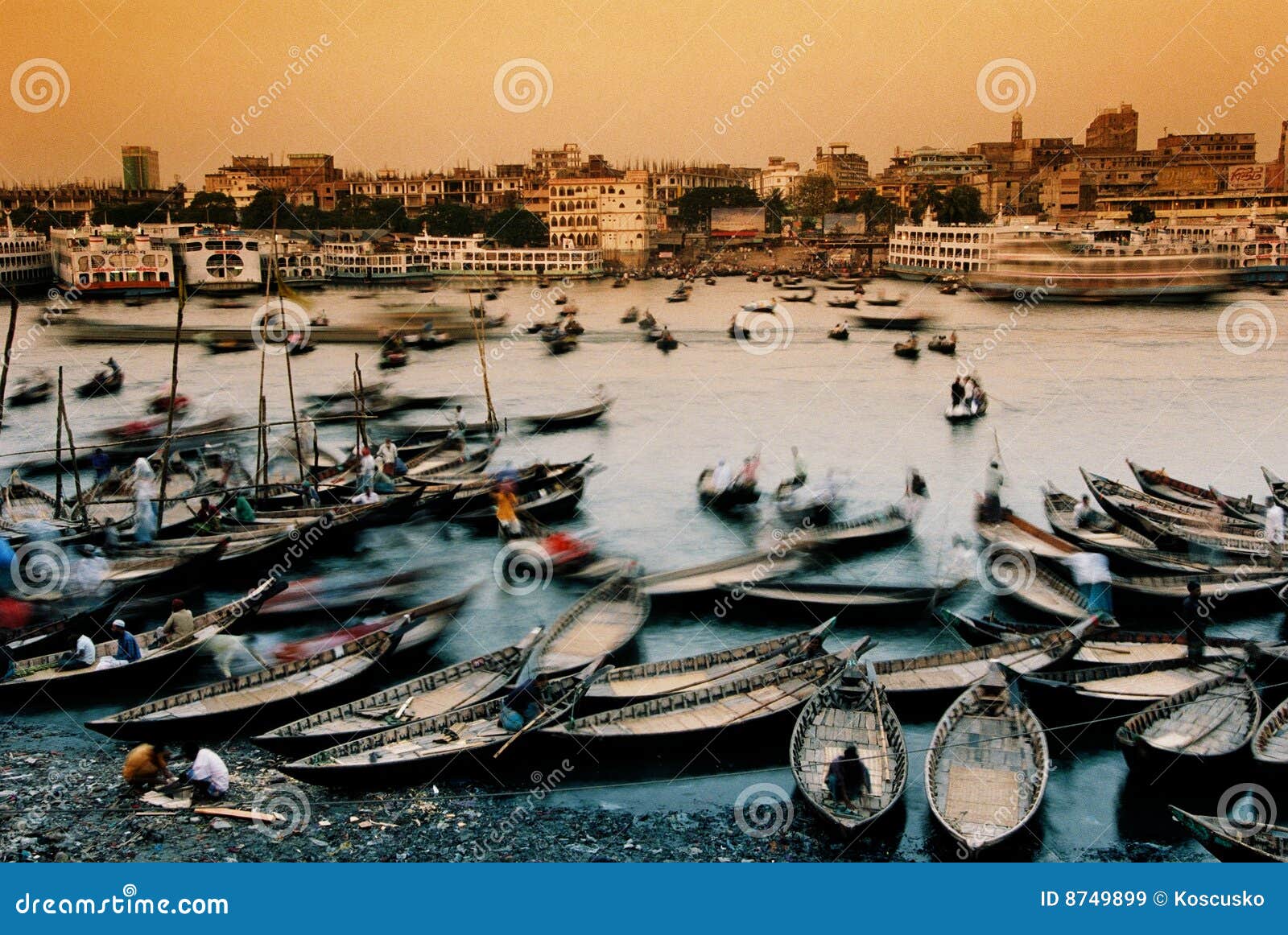 Barcos En Dacca, Bangladesh Imagen de archivo editorial - Imagen de ...