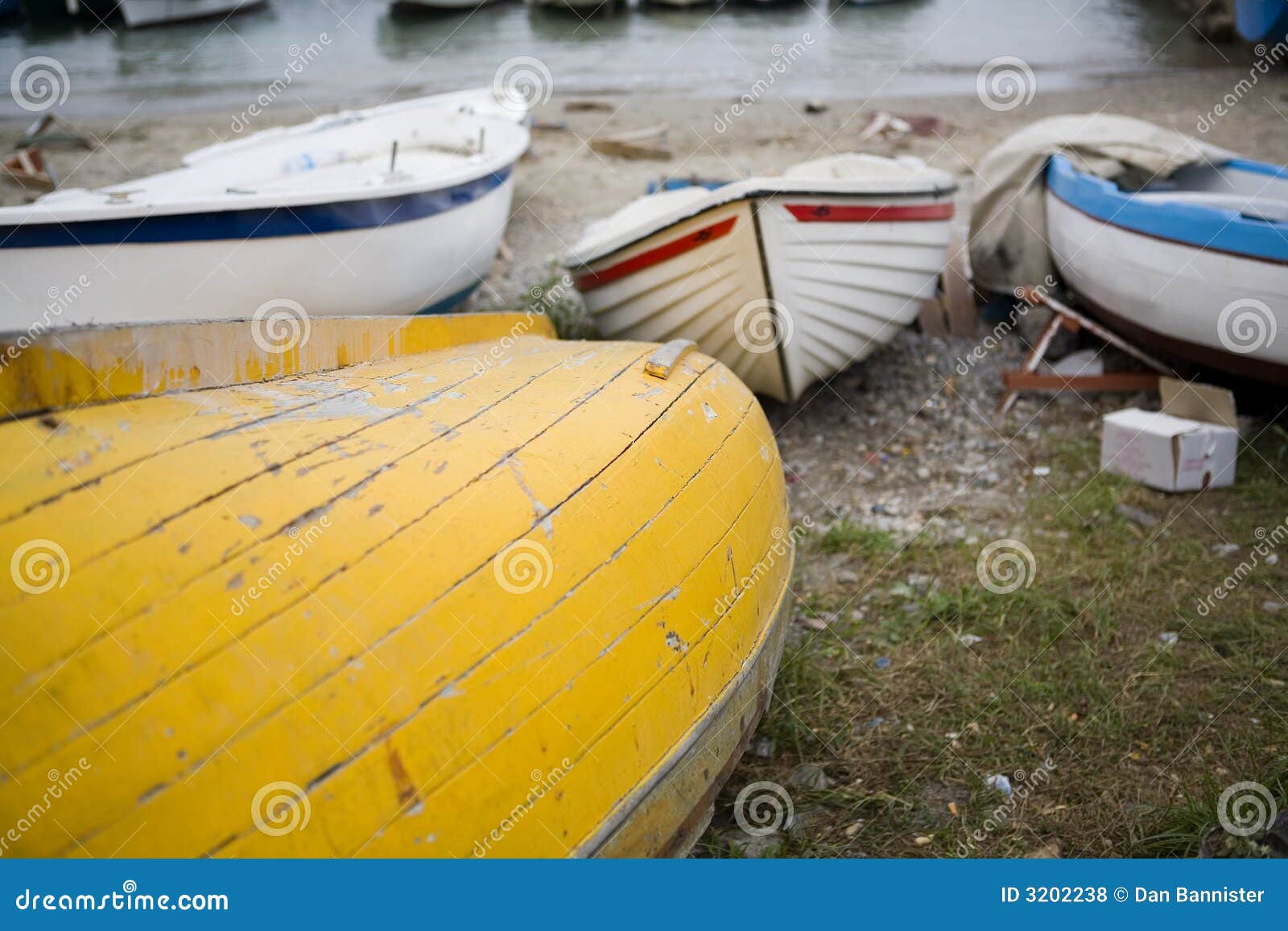 Barcos en la playa foto de archivo. Imagen de playa, arena - 3202238