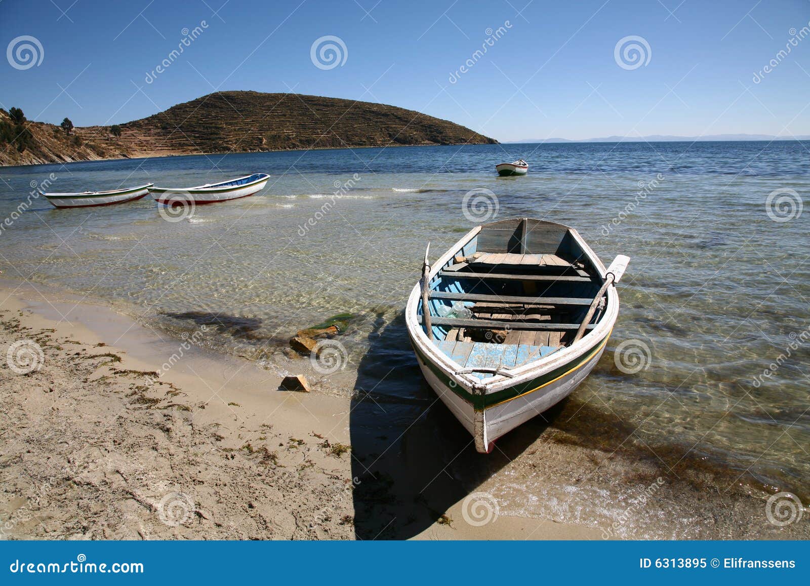 Barcos En La Playa, Bolivia Imagen de archivo - Imagen de turismo ...