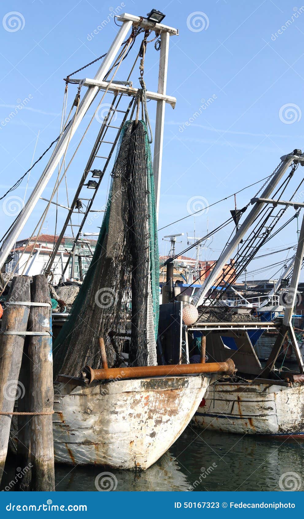 Barcos Pesqueros En El Asilo Del Mar Amarrado Imagen de archivo ...