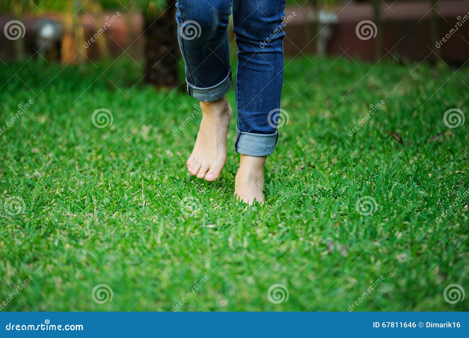 Bare Foot Un Green Grass Background Stock Photography | CartoonDealer ...
