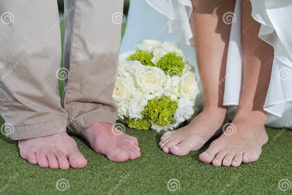 Barefoot bride and groom stock image. Image of married - 27901999