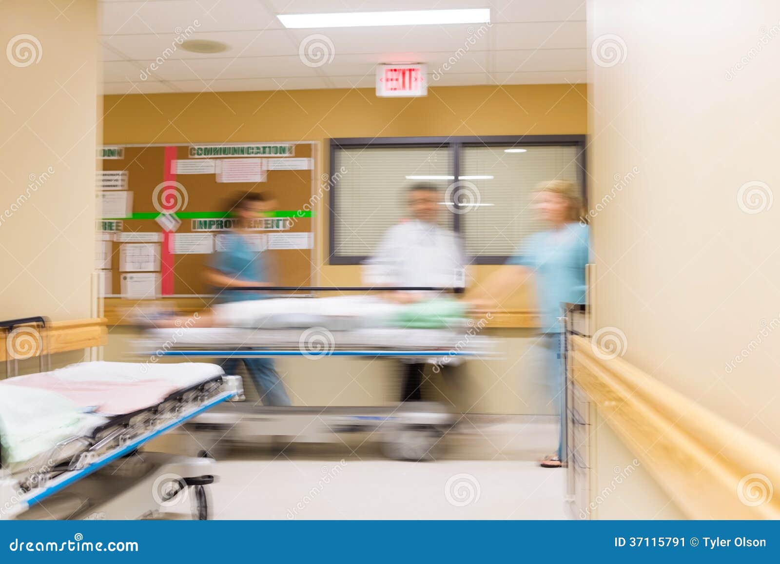 Barella Del Dottore and Nurses with in Ospedale Immagine Stock ...