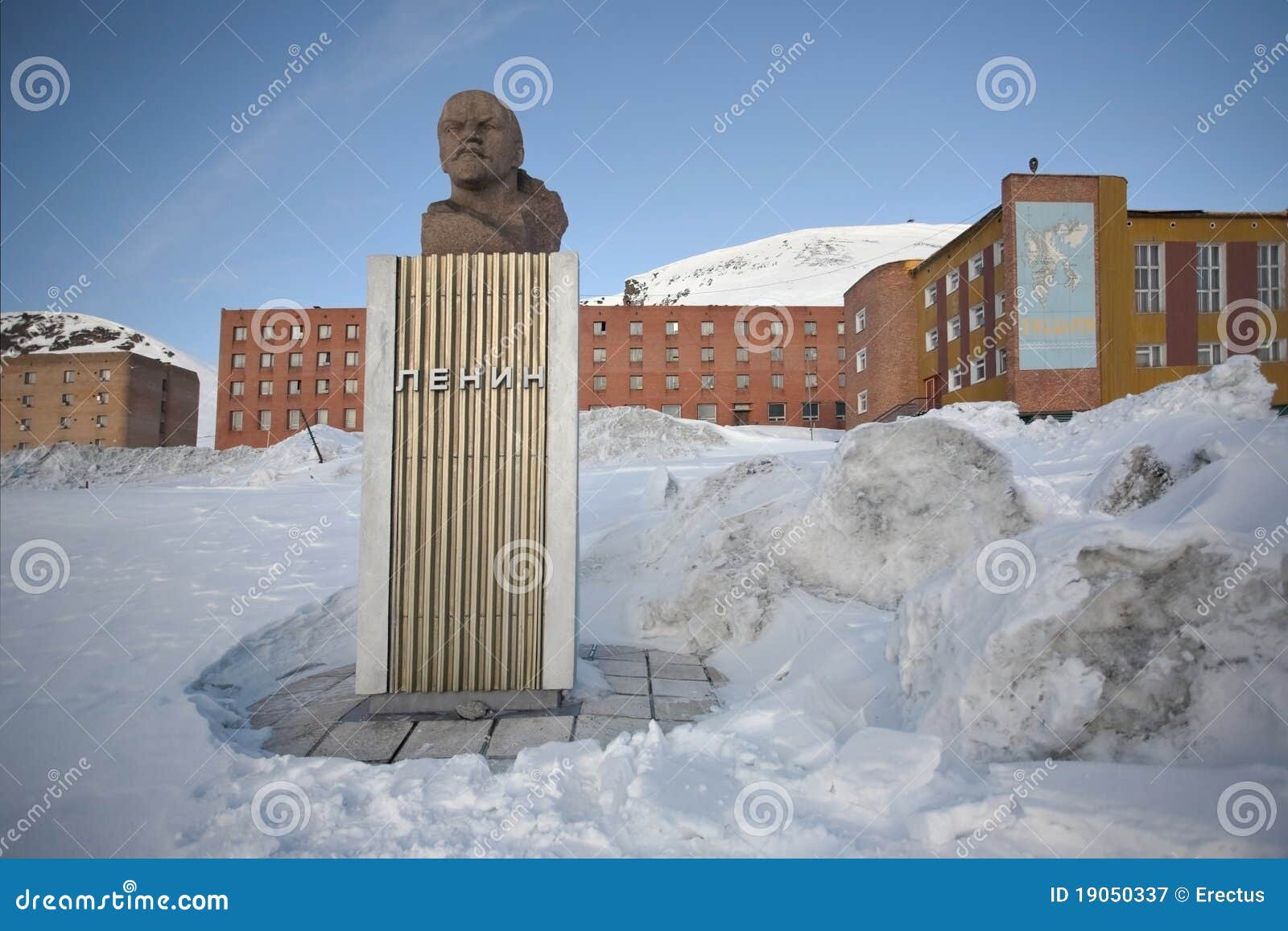 Barentsburg - Lenin Monument Stock Image - Image of svalbard, winter ...