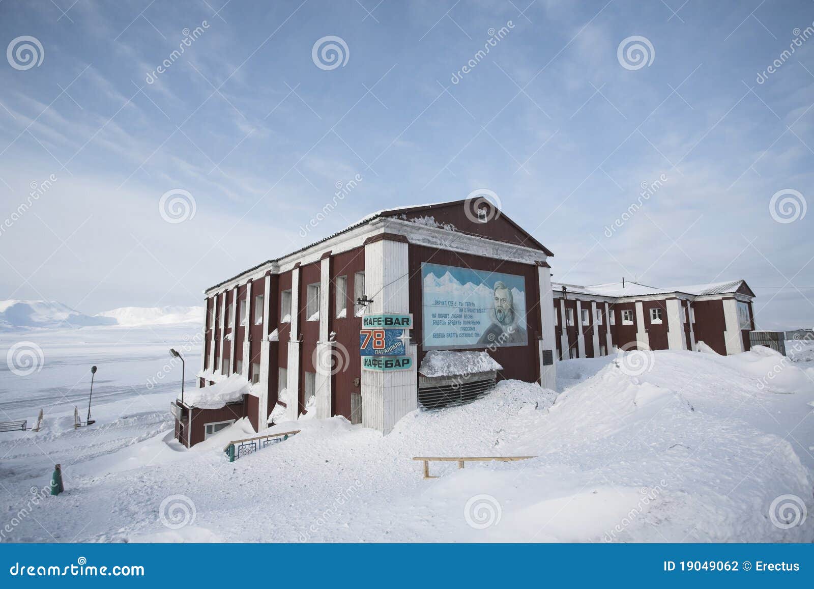 Barentsburg - Russische Stad in Het Noordpoolgebied Redactionele ...