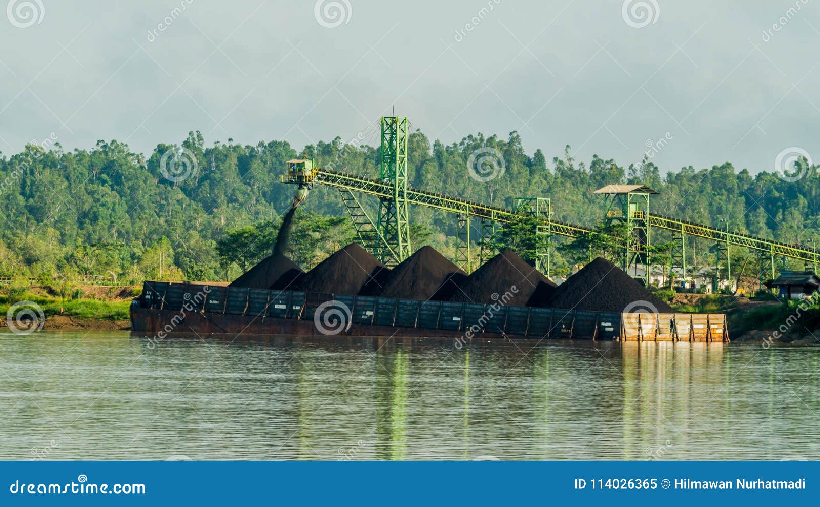 Barge full of coal stock image. Image of mining, plant - 114026365