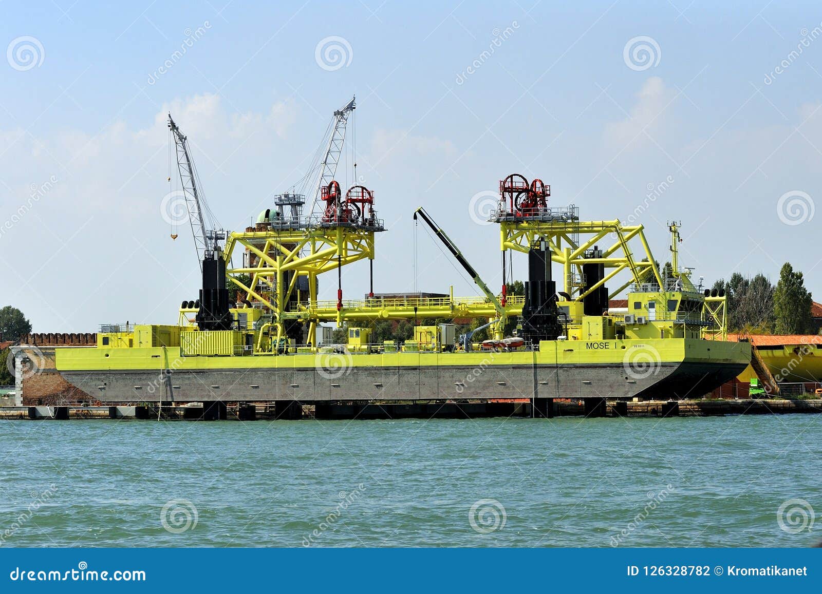 Marine Platform With Lattice Boom Crane Editorial Image | CartoonDealer ...
