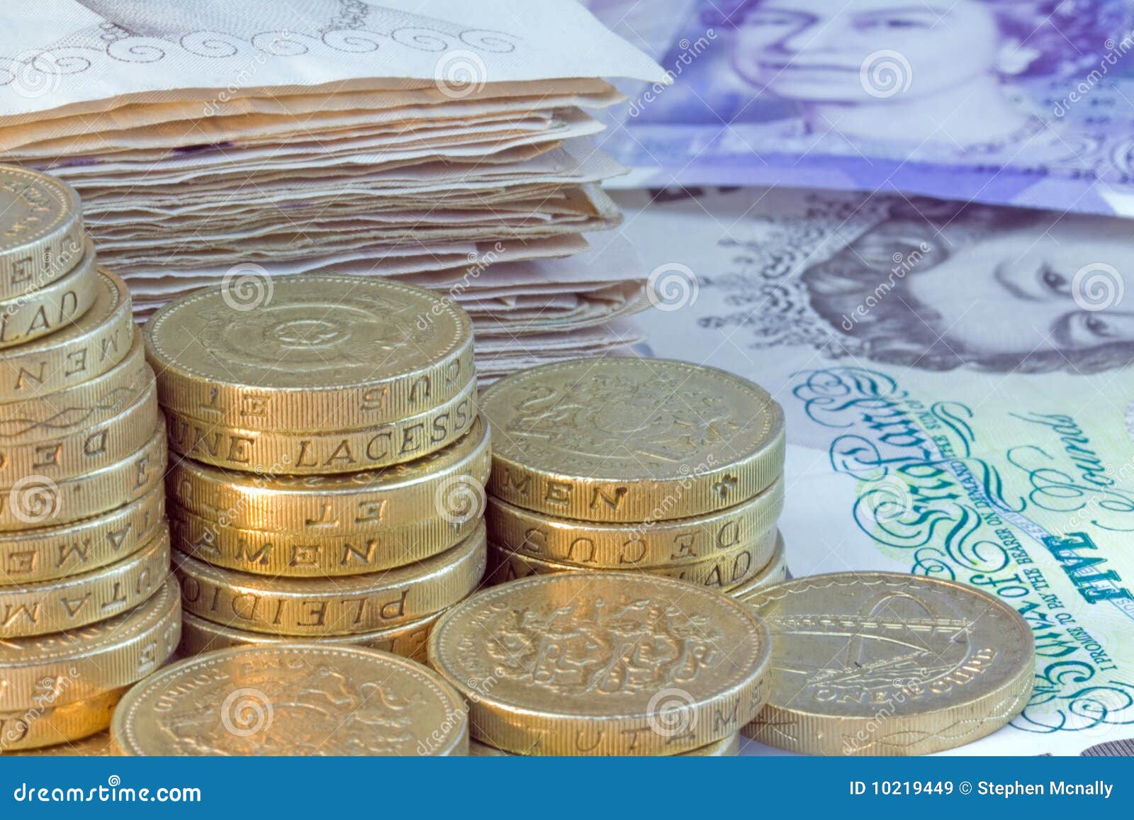 Bargeld redaktionelles stockbild. Bild von gutschrift - 10219449