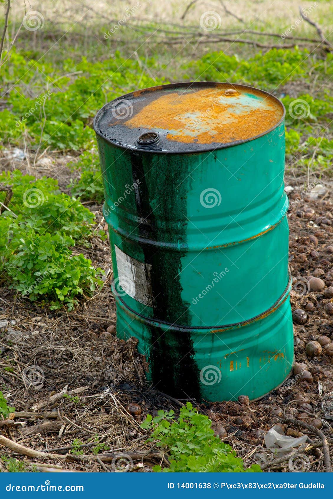 Baril photo stock. Image du pollution, fermer, corrosion - 14001638