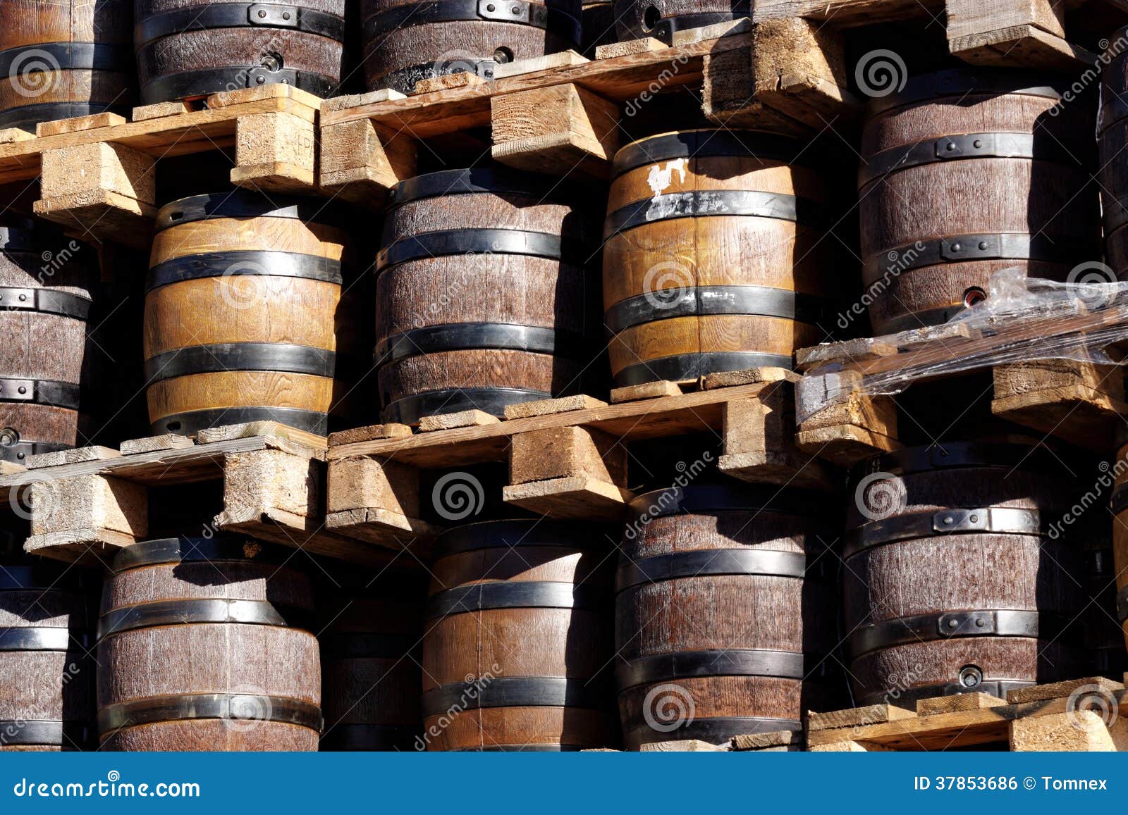 Barilotti di birra fotografia stock. Immagine di fermenti - 37853686