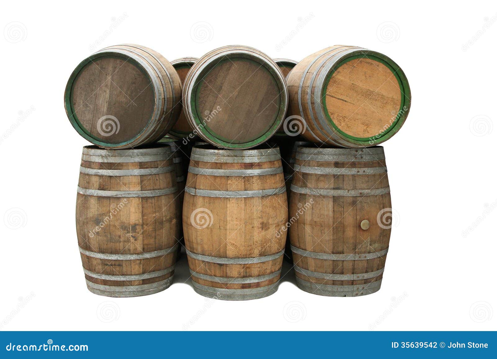 Barilotti di vino isolati fotografia stock. Immagine di bottaio - 35639542
