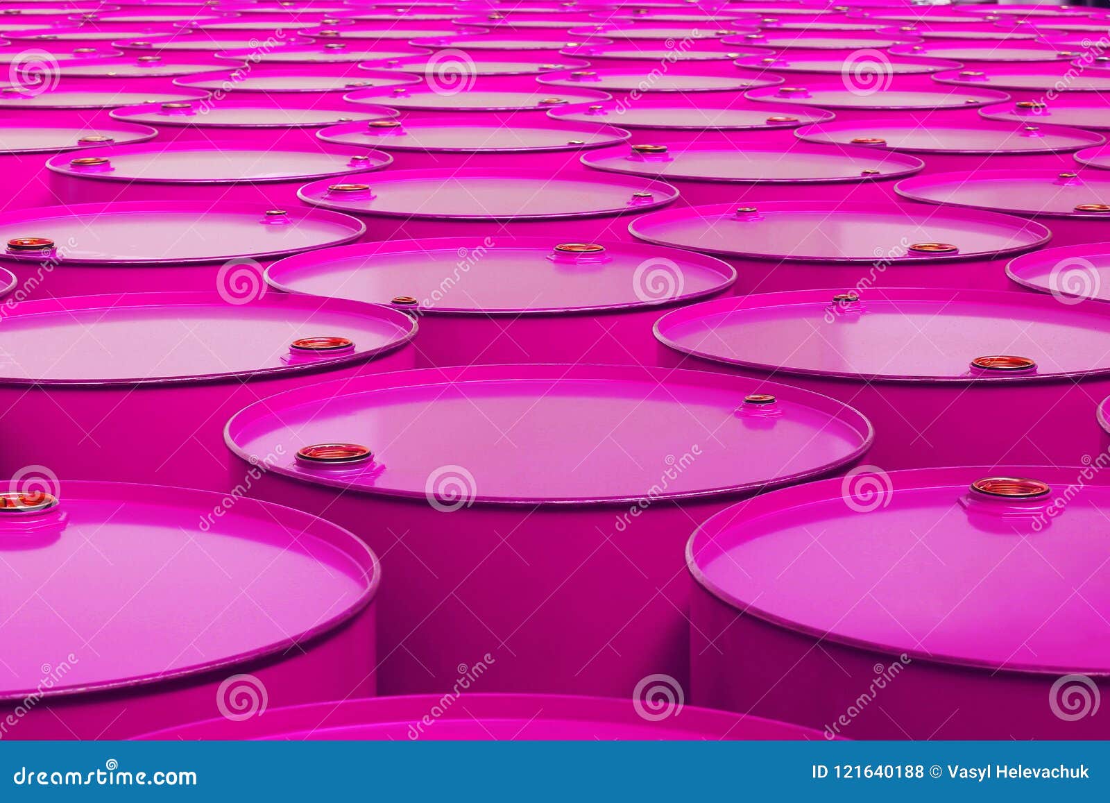 Barils En Métal De Couleur Rose Photo stock - Image du baril, ironie ...