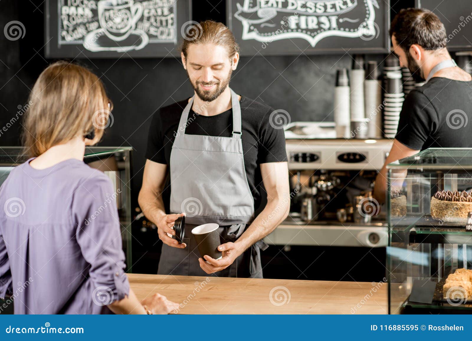 Barista E Cliente Da Mulher Na Cafetaria Imagem de Stock - Imagem de ...