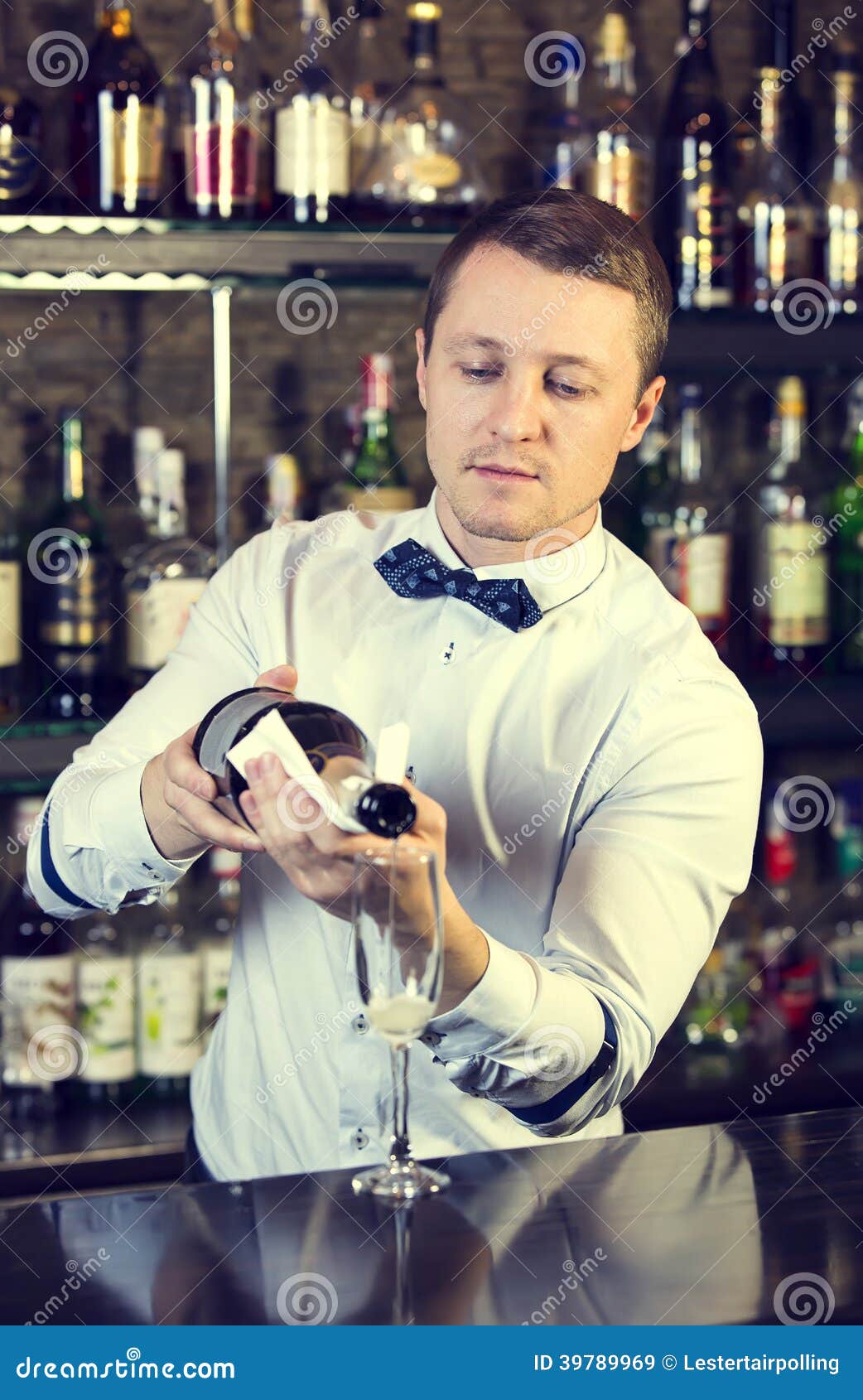 Barman image stock. Image du masculin, nonalcoholic, réception - 39789969
