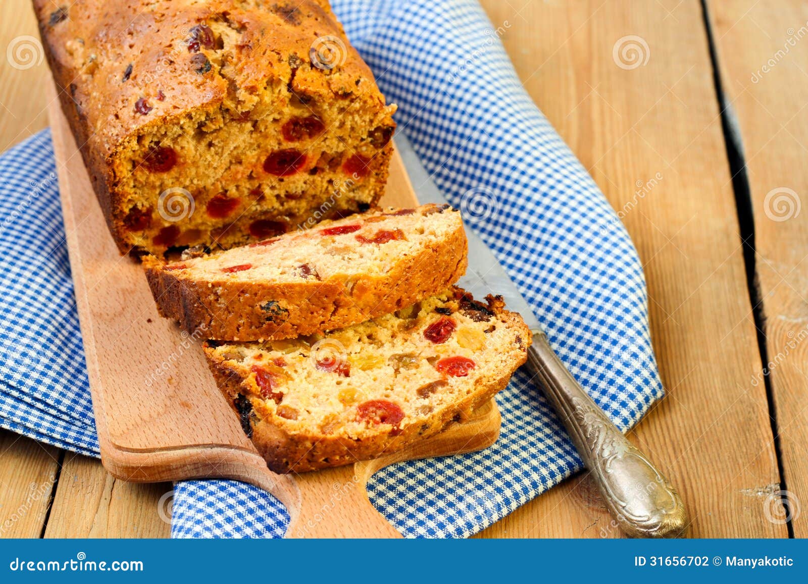 Barmbrack irlandais photo stock. Image du homemade, sultanines - 31656702