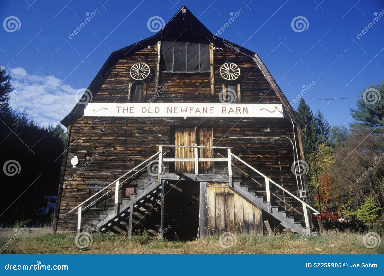 Barn Antique Store, Newfane, VT Editorial Image - Image of artifacts ...