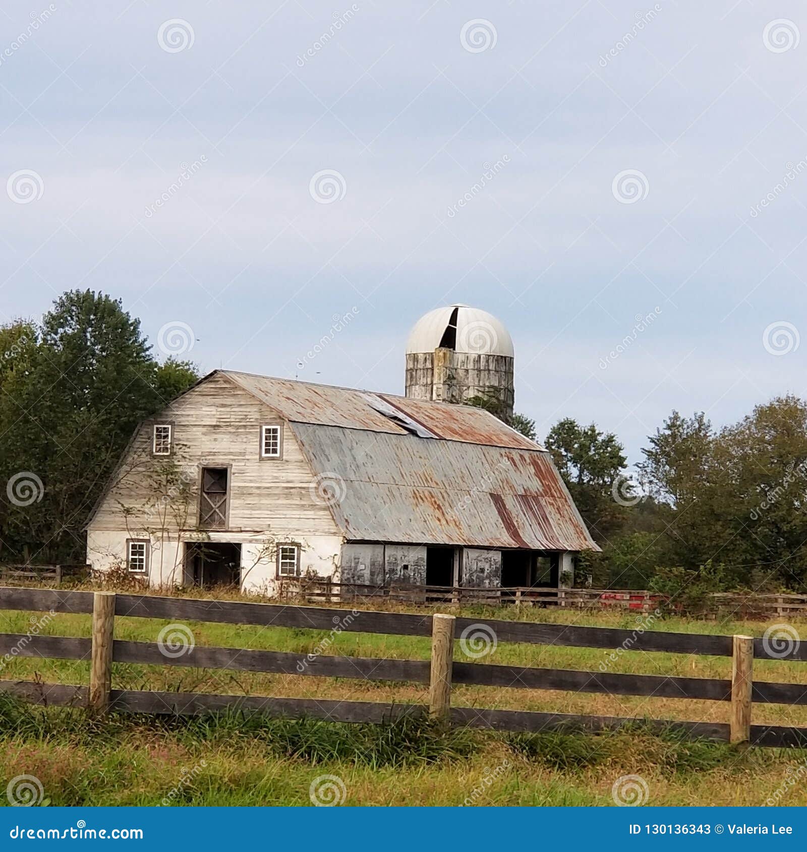 Country Barn stock image. Image of country, grass, barn - 130136343