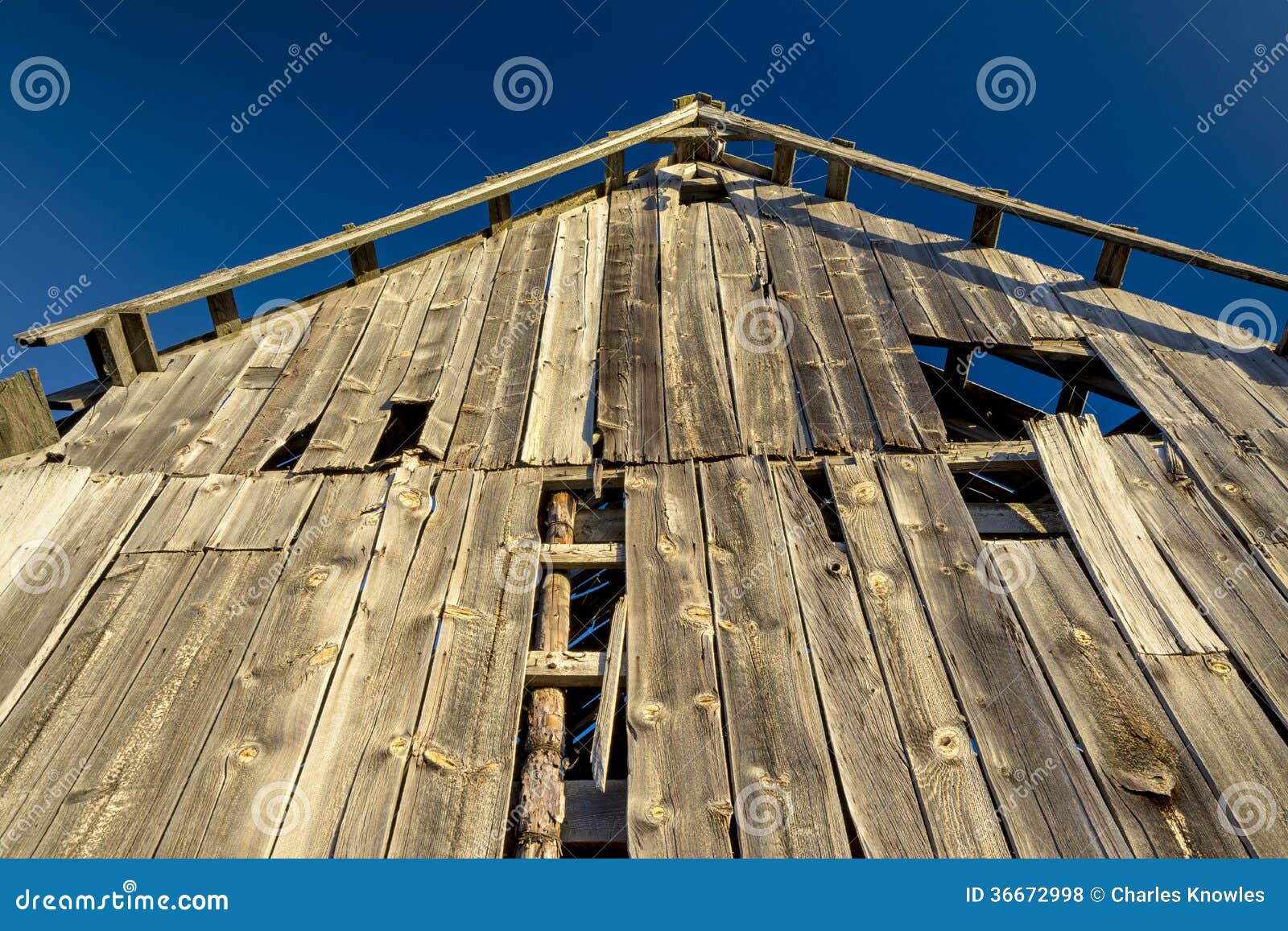 Barn Front Looking To the Sky Stock Photo - Image of door, grain: 36672998