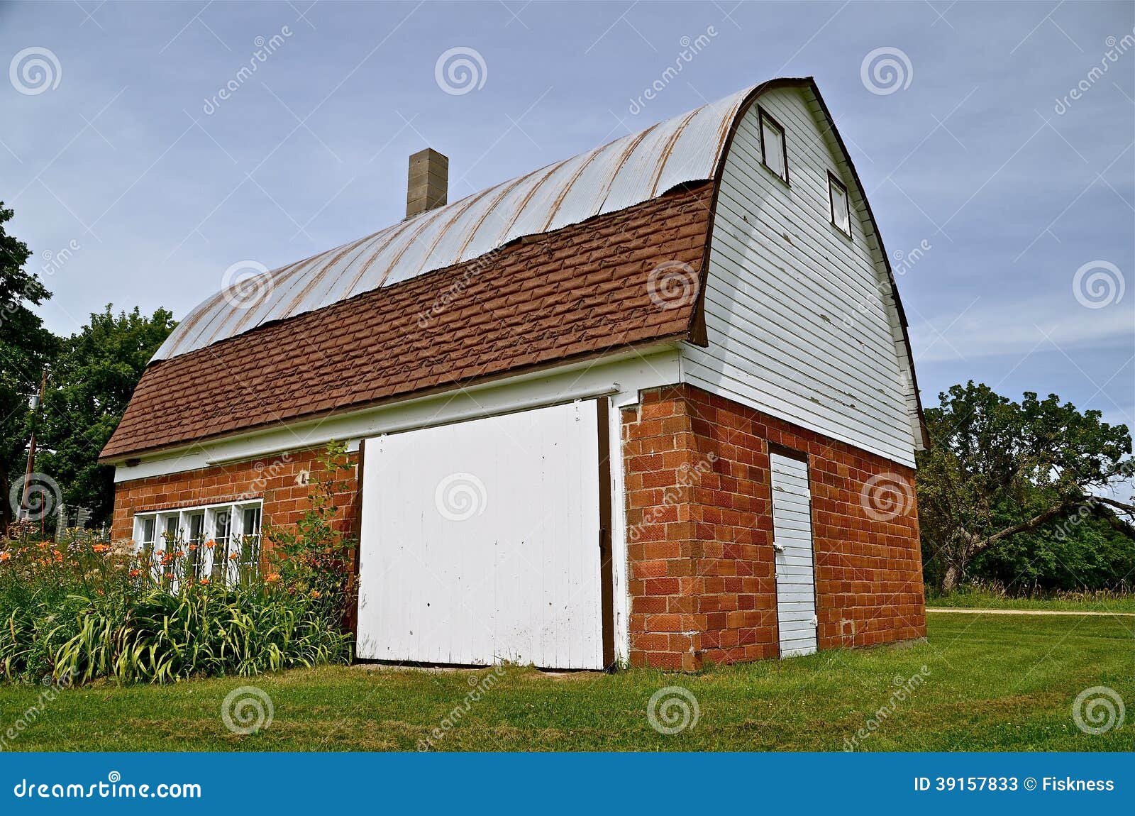 Barn or Garage stock image. Image of rural, renovation - 39157833