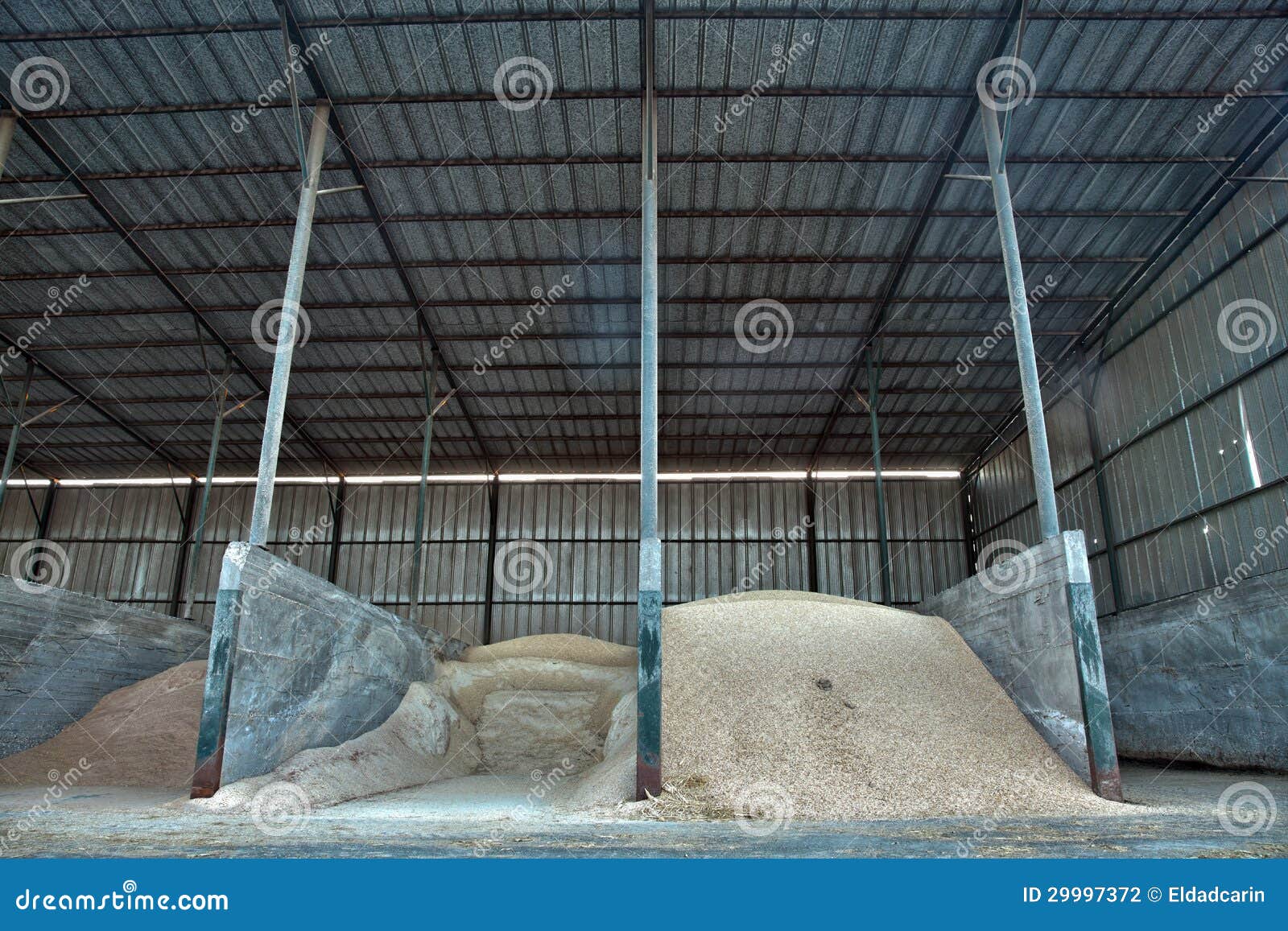 Grain Barn Stock Photo | CartoonDealer.com #29997372