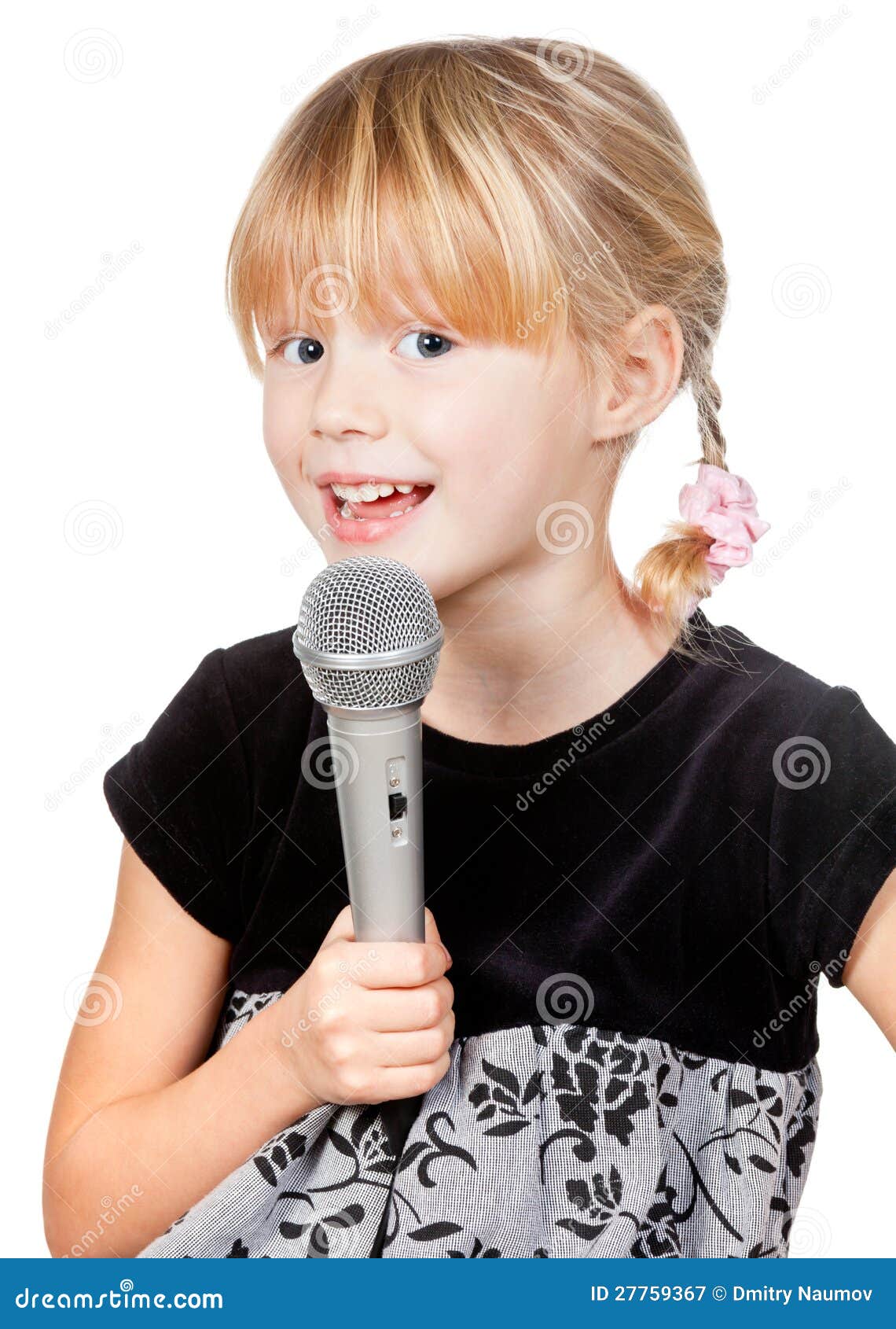 Barn Med Att Sjunga För Mikrofon Fotografering för Bildbyråer - Bild av ...