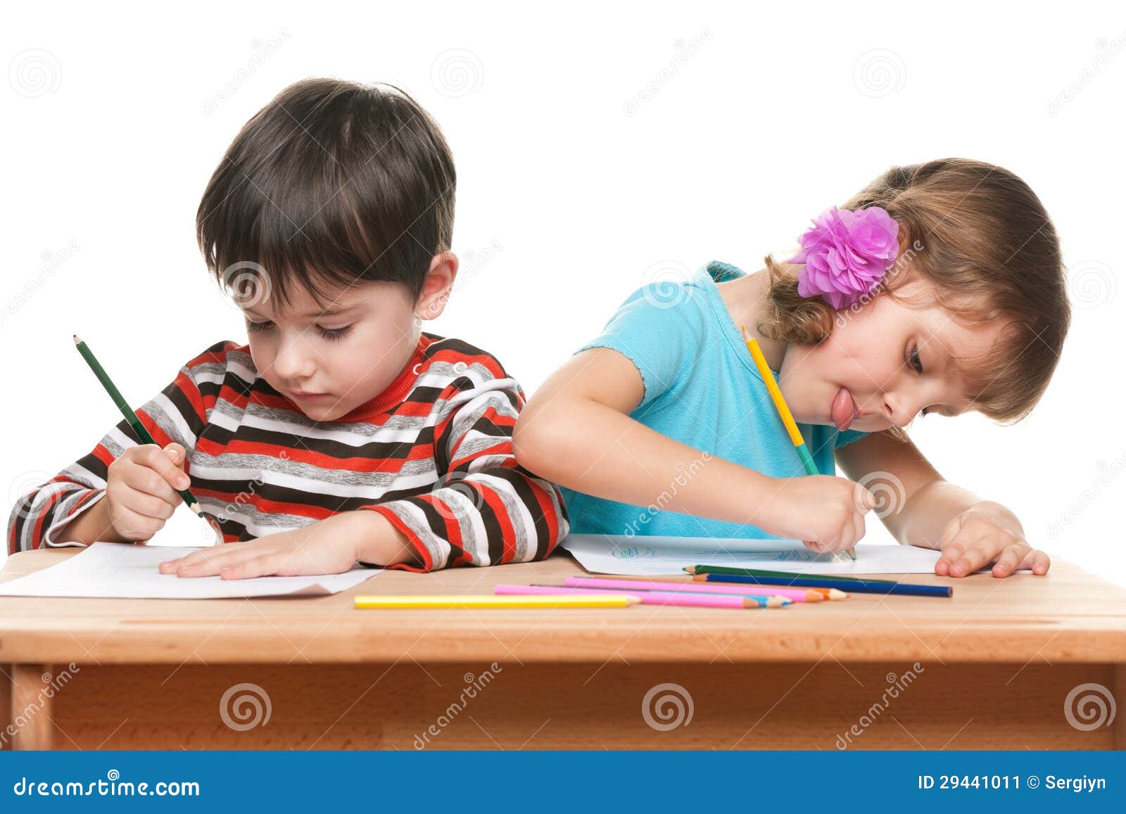 Barn Skriver På Skrivbordet Fotografering för Bildbyråer - Bild av ...