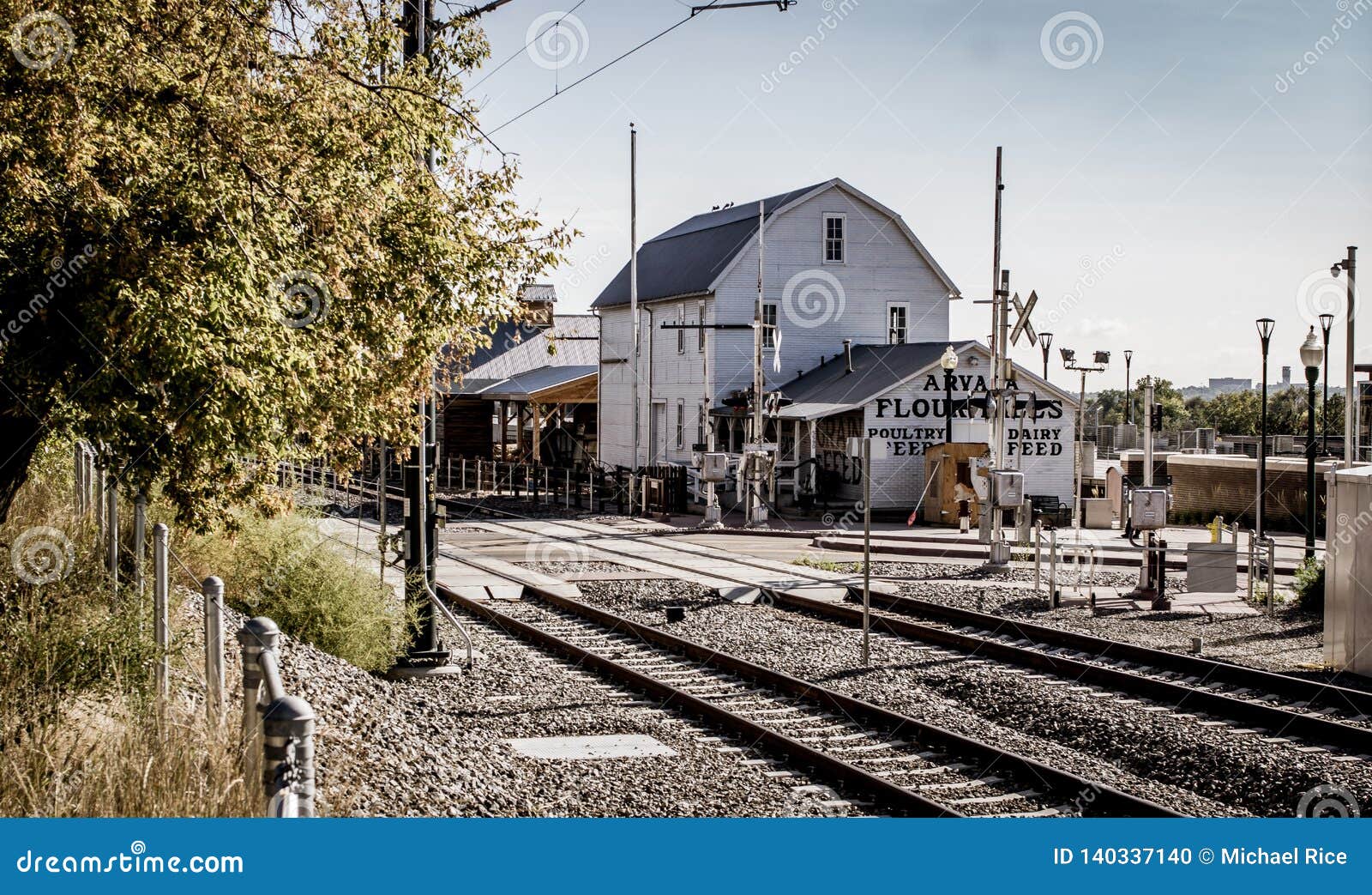Barn by train tracks stock photo. Image of gravel, buildings - 140337140