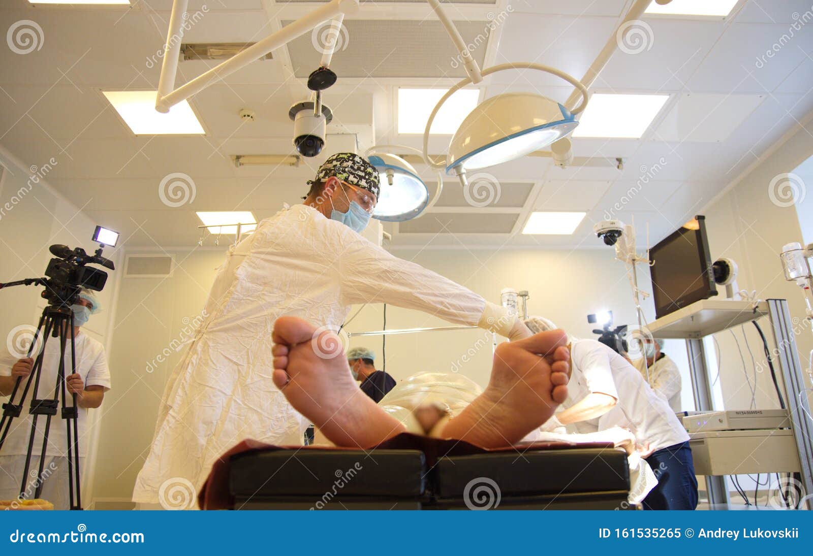 Heart Surgeon Performs Open Heart Surgery Editorial Image - Image of ... Heart Surgeon Performs Open Heart Surgery Editorial Image - Image of ...