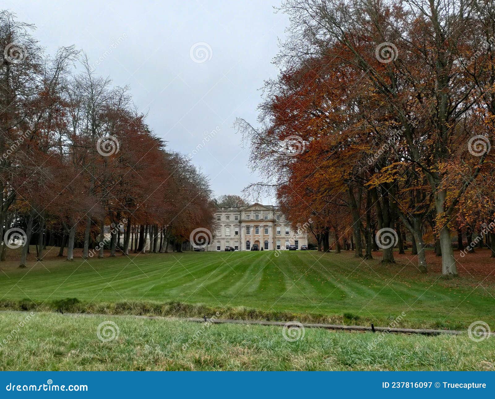 Barnsley Park House stock image. Image of lawn, field - 237816097