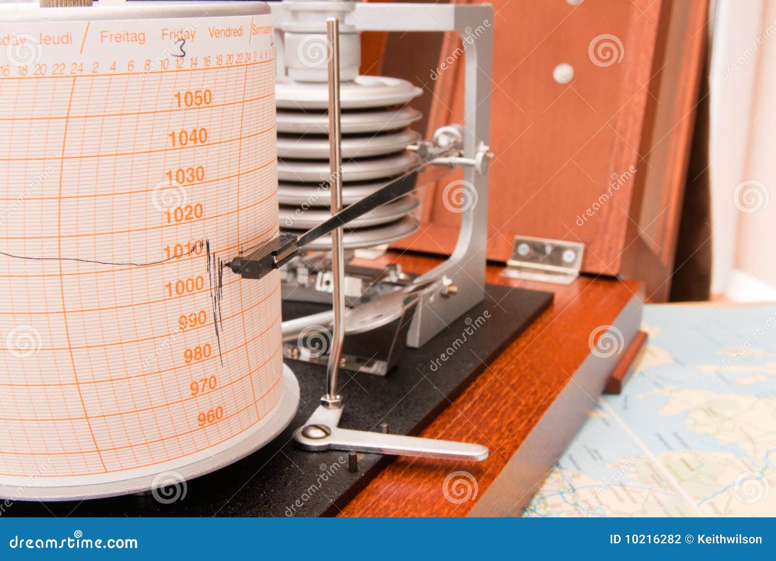 Barografo fotografia stock. Immagine di dispositivo, misura - 10216282