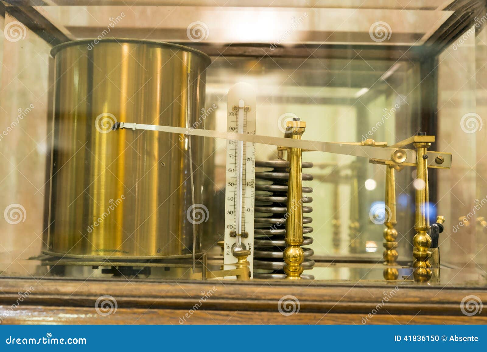 Barografo fotografia stock. Immagine di apparecchiatura - 41836150