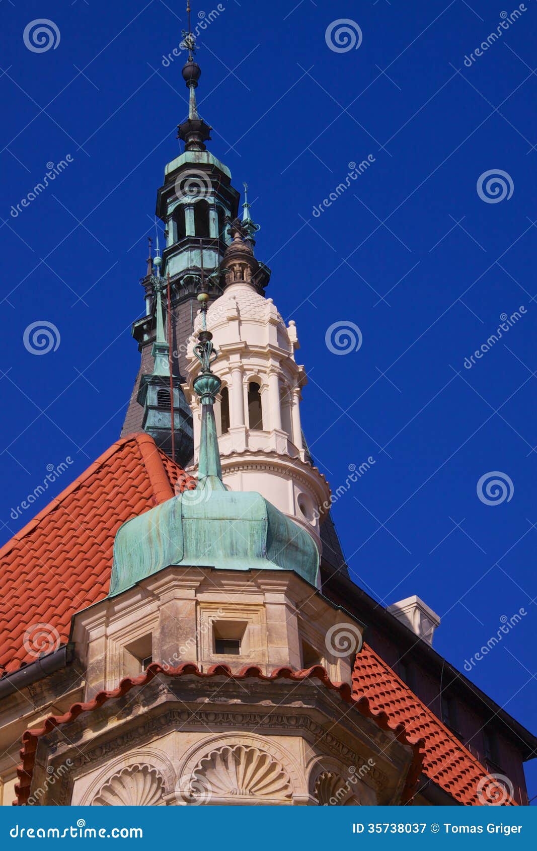 Barokke torens stock afbeelding. Image of steepel, pijlers - 35738037