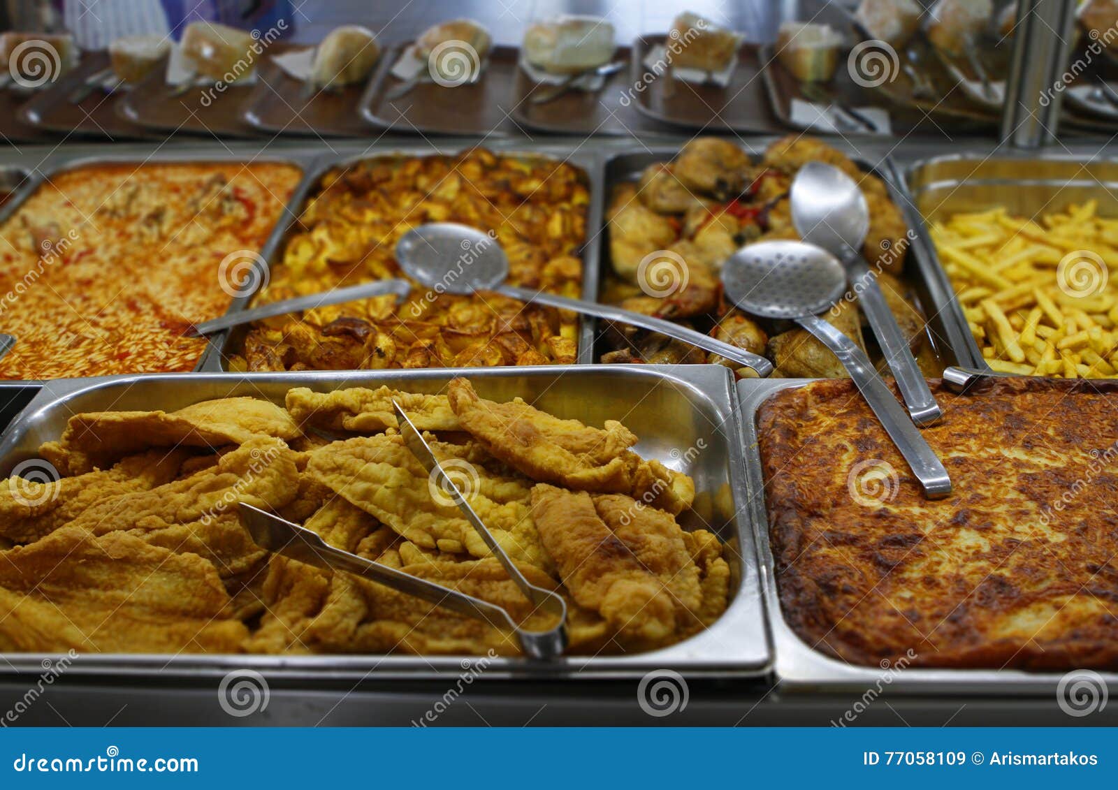 Barra De La Comida Con Las Diversos Comidas Y Pan Imagen de archivo ...