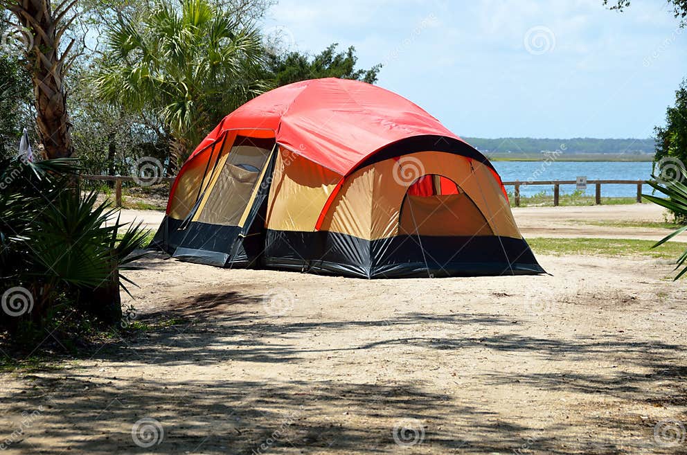 Barraca na praia imagem de stock. Imagem de alaranjado - 25031985