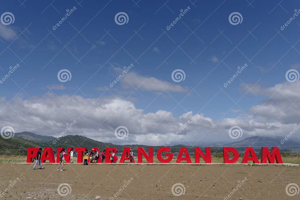 Barrage de Pantabangan photographie éditorial. Image du côte - 83528022