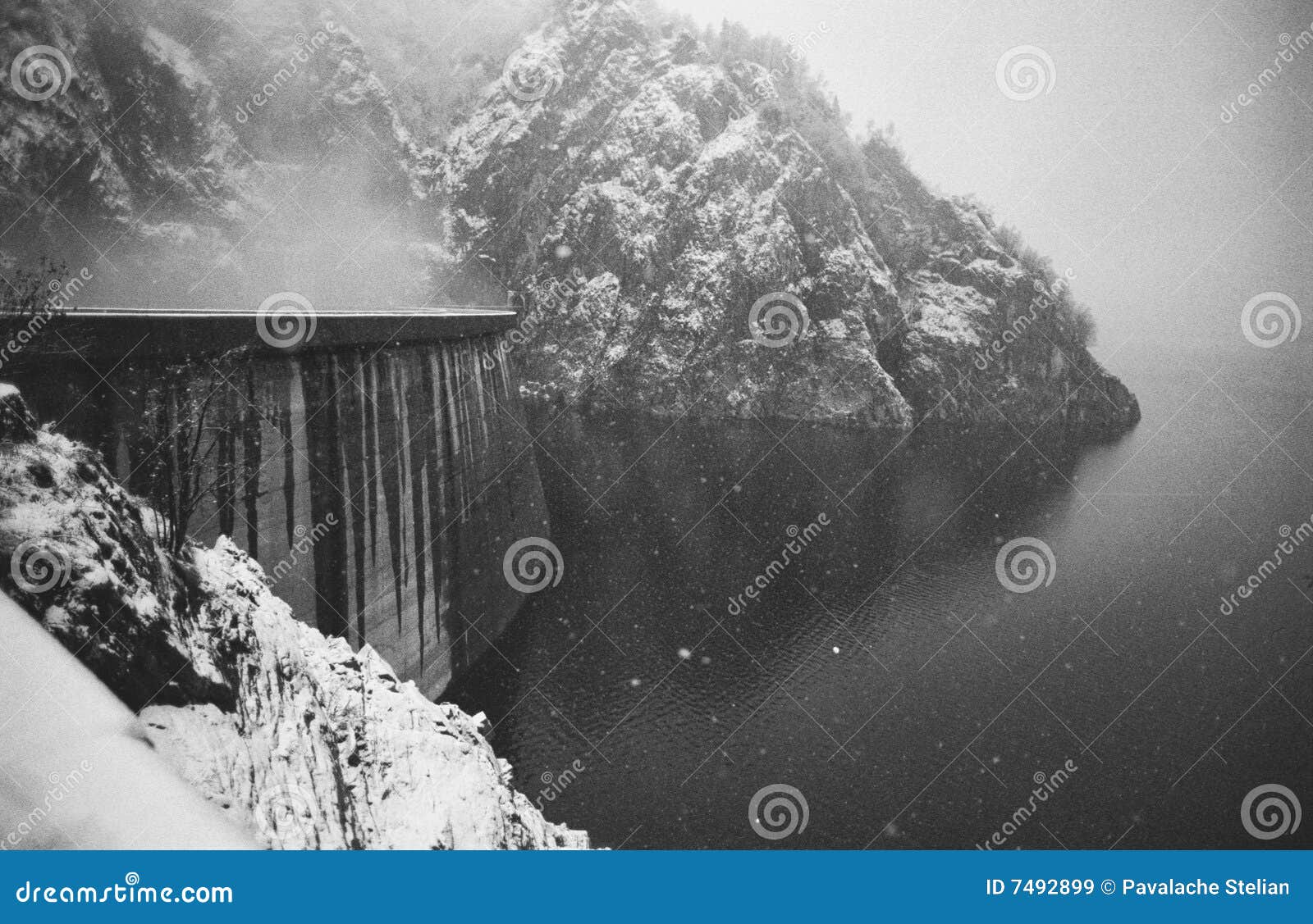 Barrage, hydroelectric stock image. Image of construction - 7492899