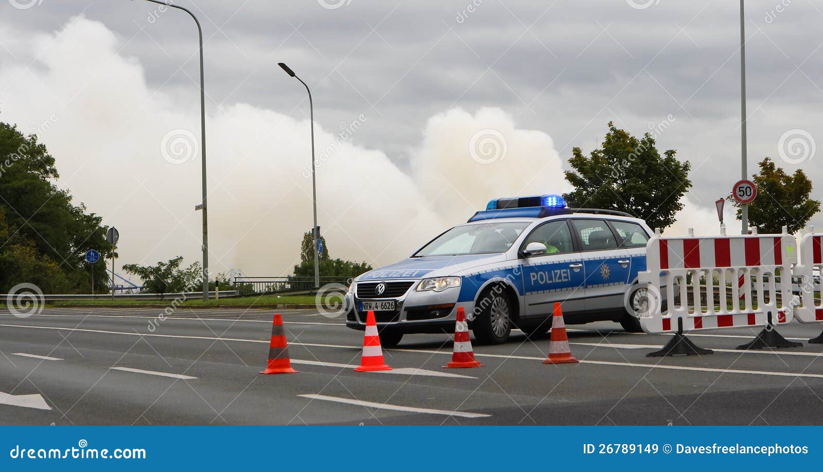 Barrage routier de police image stock éditorial. Image du toxique ...